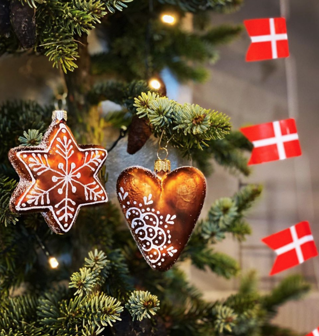 JULETRÆET MED SIN PYNT – eventyrlig inspiration - Louises Atelier